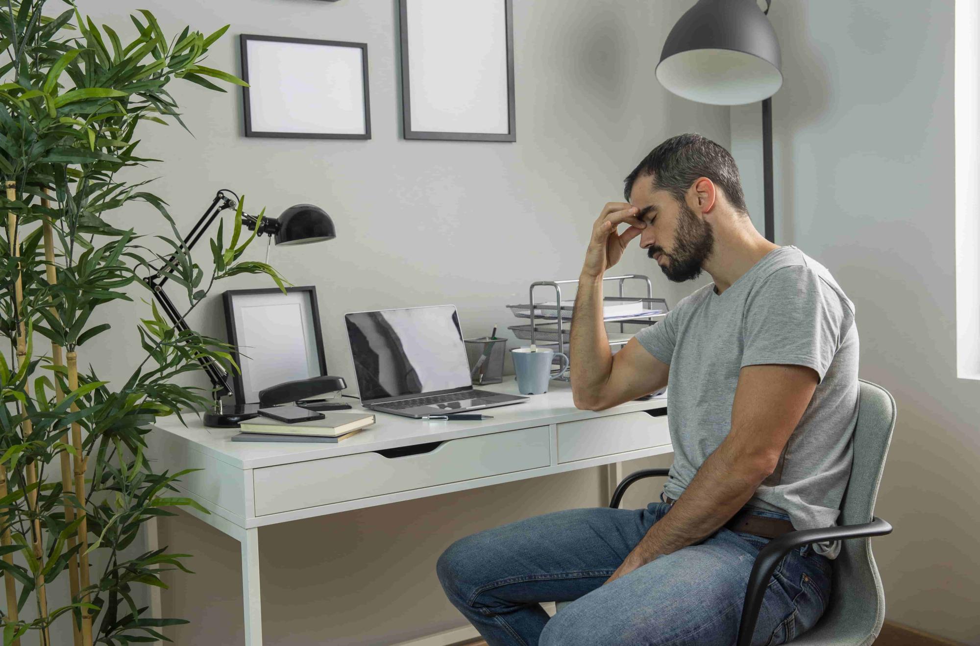 Desk Job Health Problems: Common Issues Among Office Workers